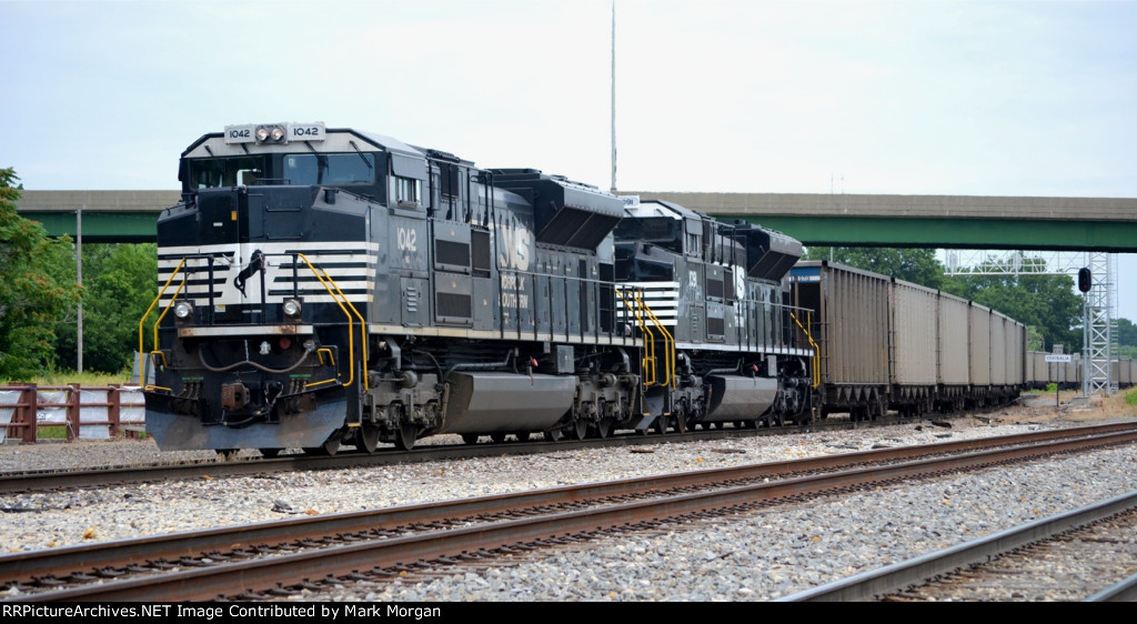 NS SD70ACe 1042